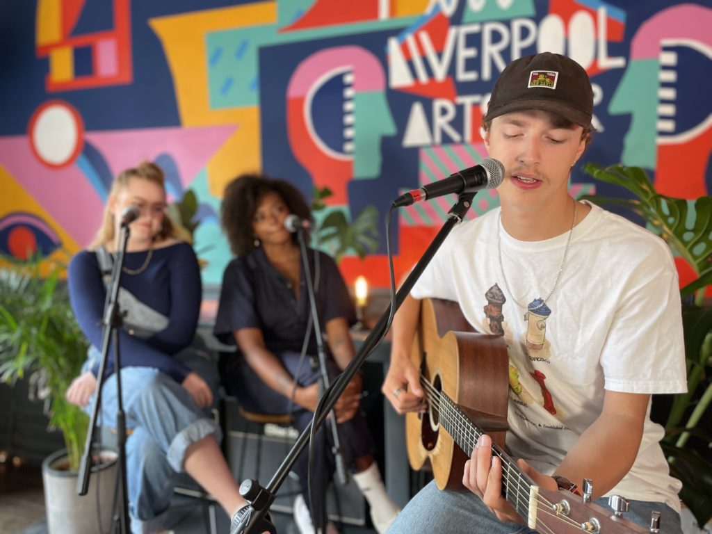 LOCAL & LIVE: SIMON DALE - Liverpool Arts Bar